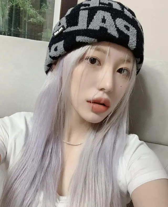 Kim Mi Jeong with beanie | Scrolller