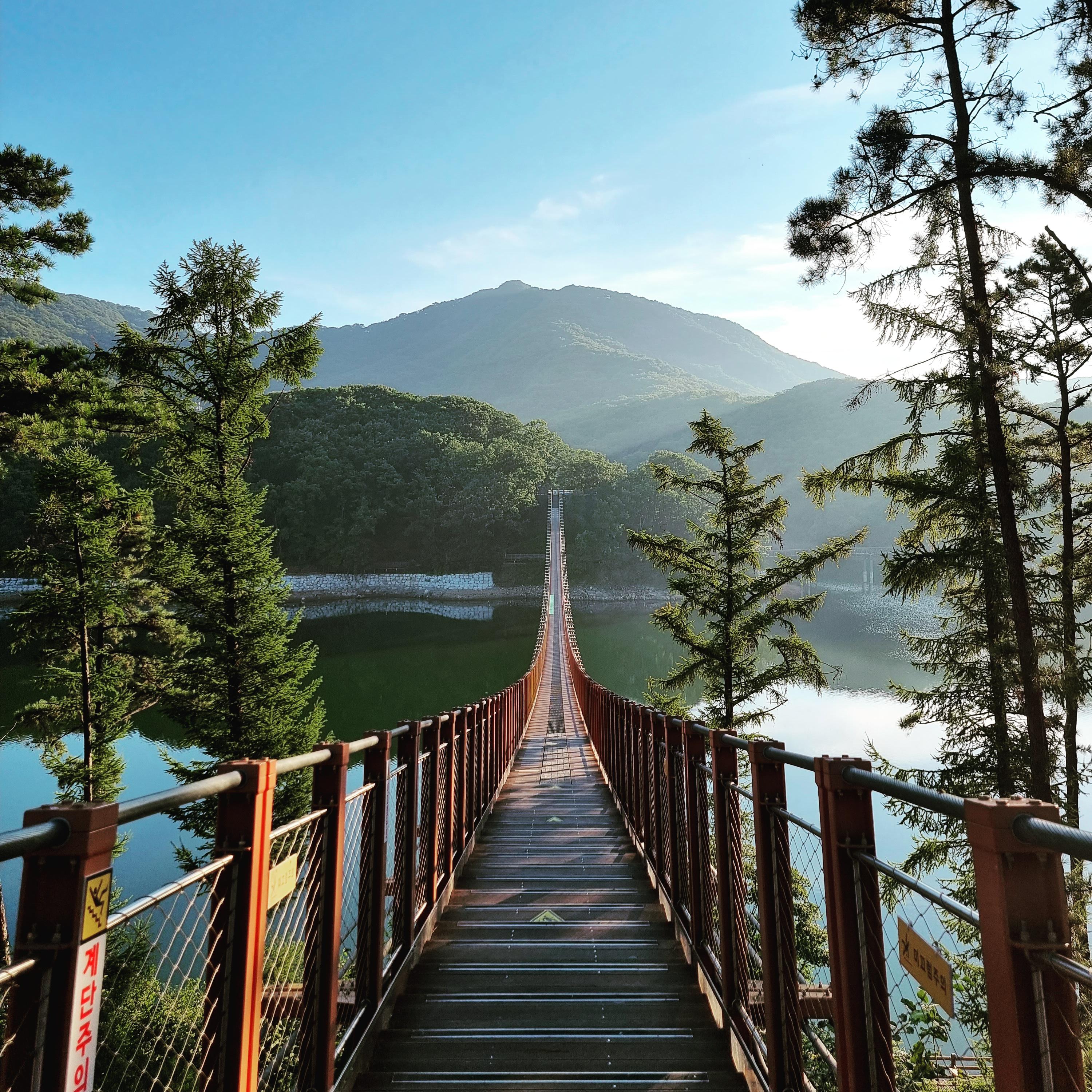 Majang reservoir suspension bridge | Scrolller
