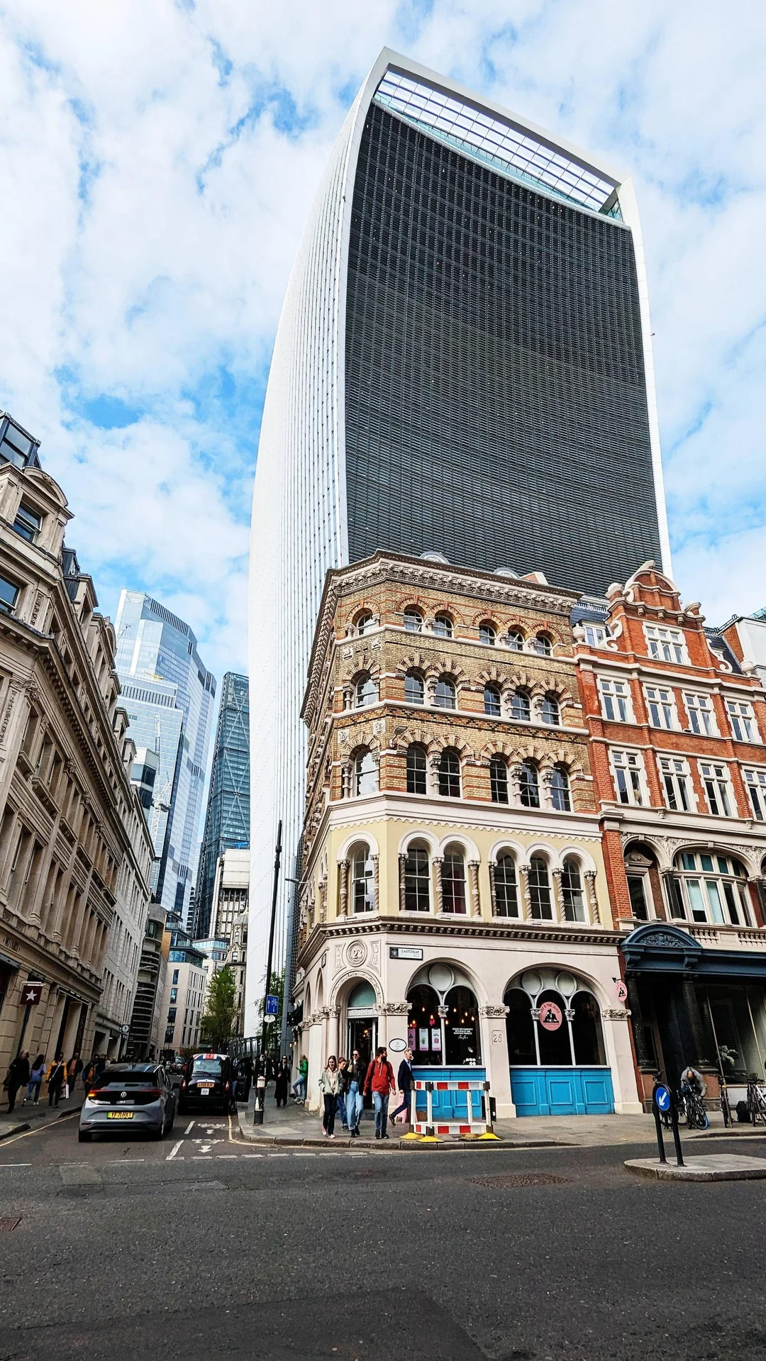 Contrast in London | Scrolller