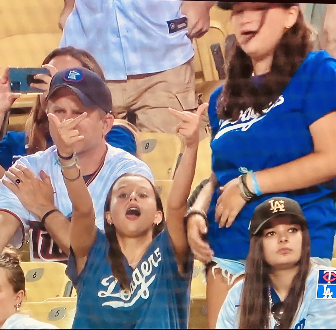 Did anyone else notice this during Correa’s last at bat? | Scrolller