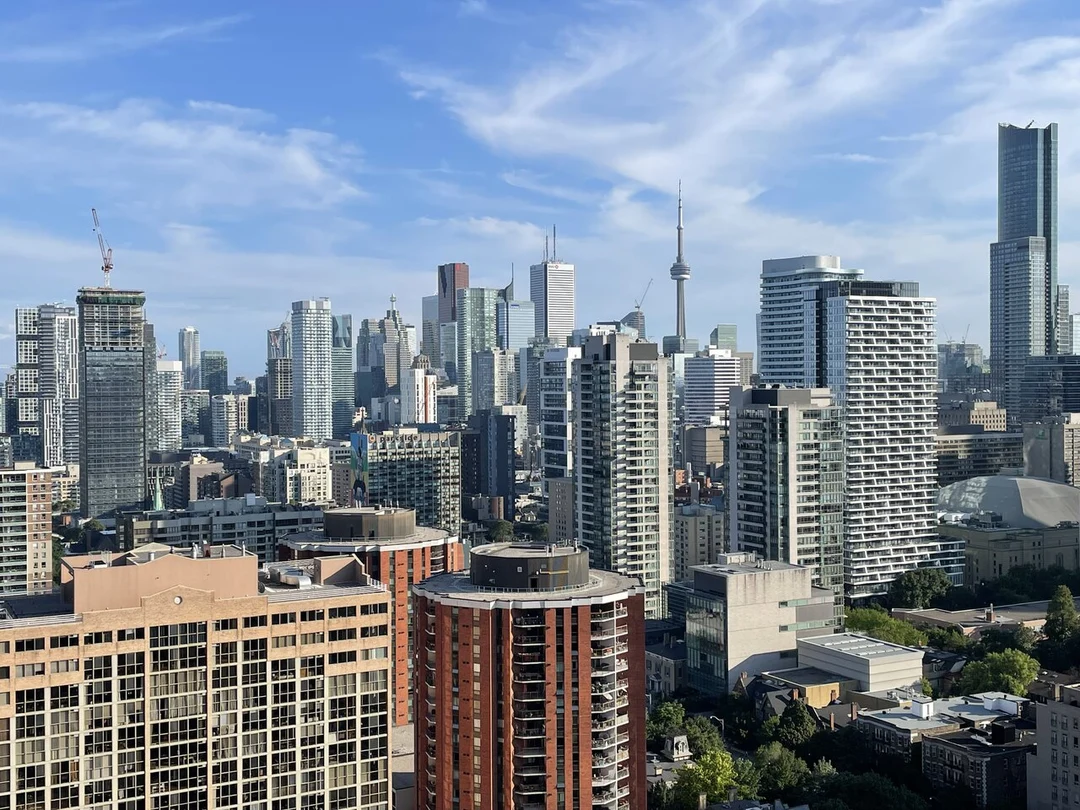 Beautiful Day in Toronto | Scrolller