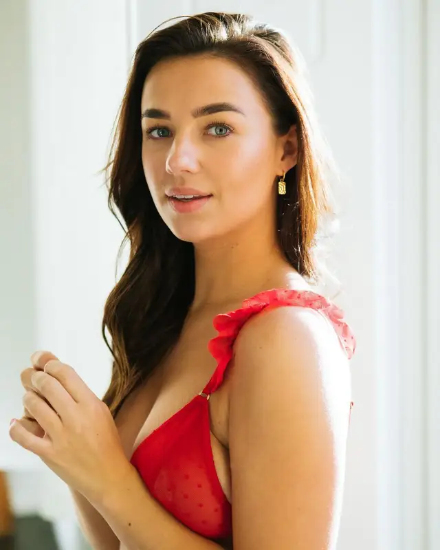 Nina Warink | Scrolller