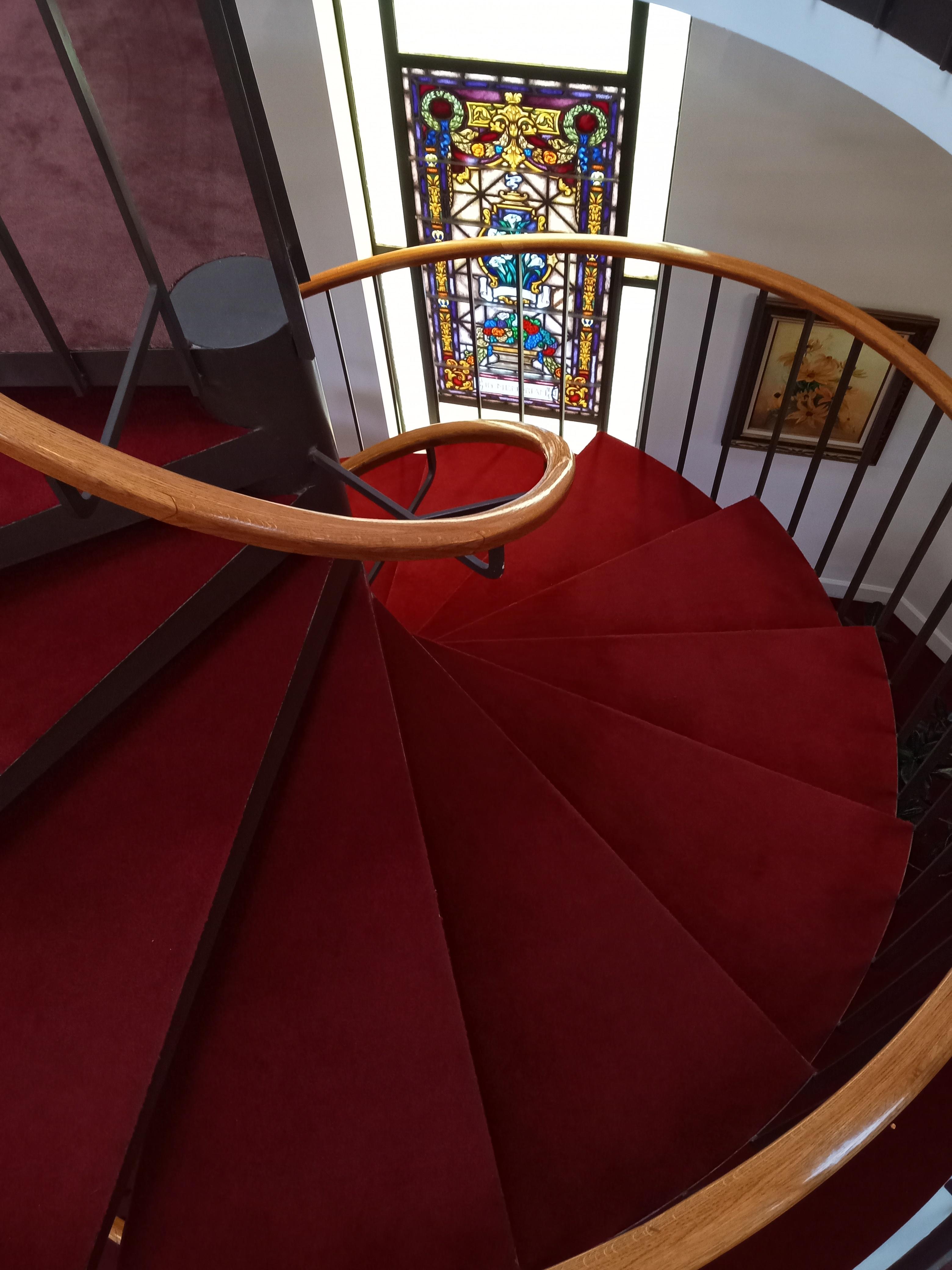 Mausoleum stairway | Scrolller