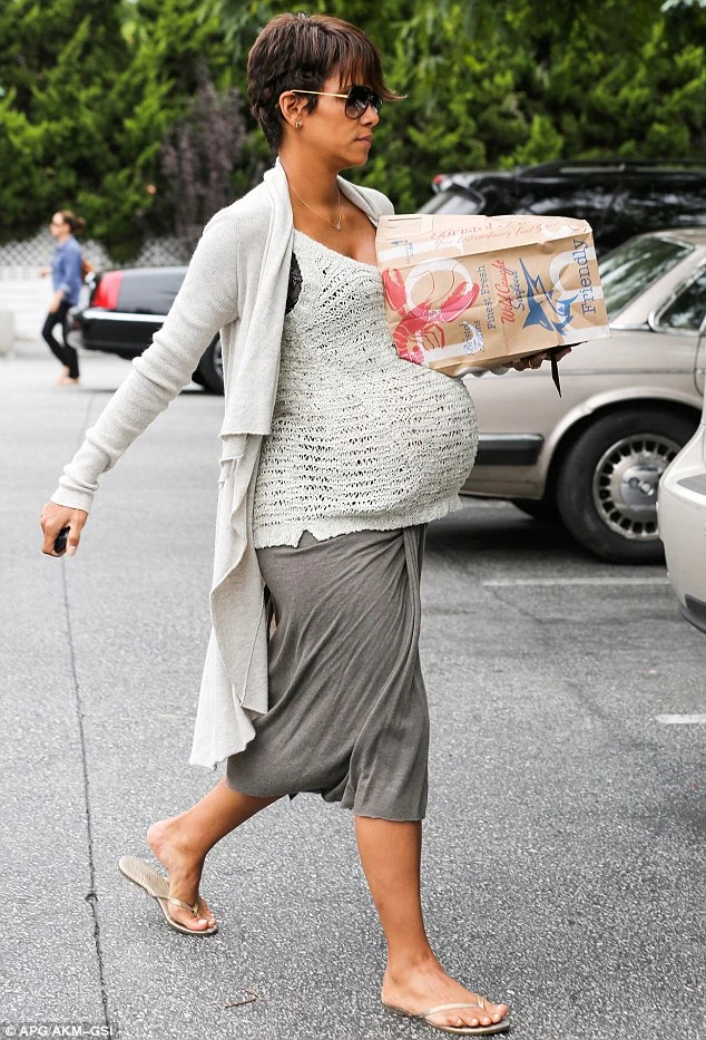 Pregnant Halle Berry | Scrolller