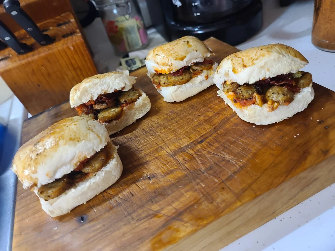 Chicken Sausage and Prosciutto Sliders | Scrolller