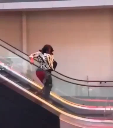 HMC while I go down this ascending escalator | Scrolller