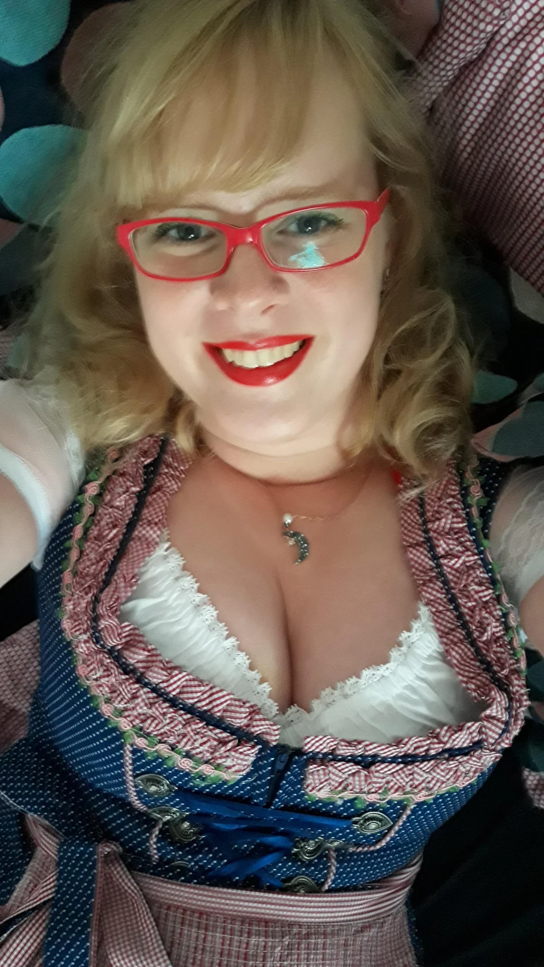 Magst du mein Dirndl? | Scrolller