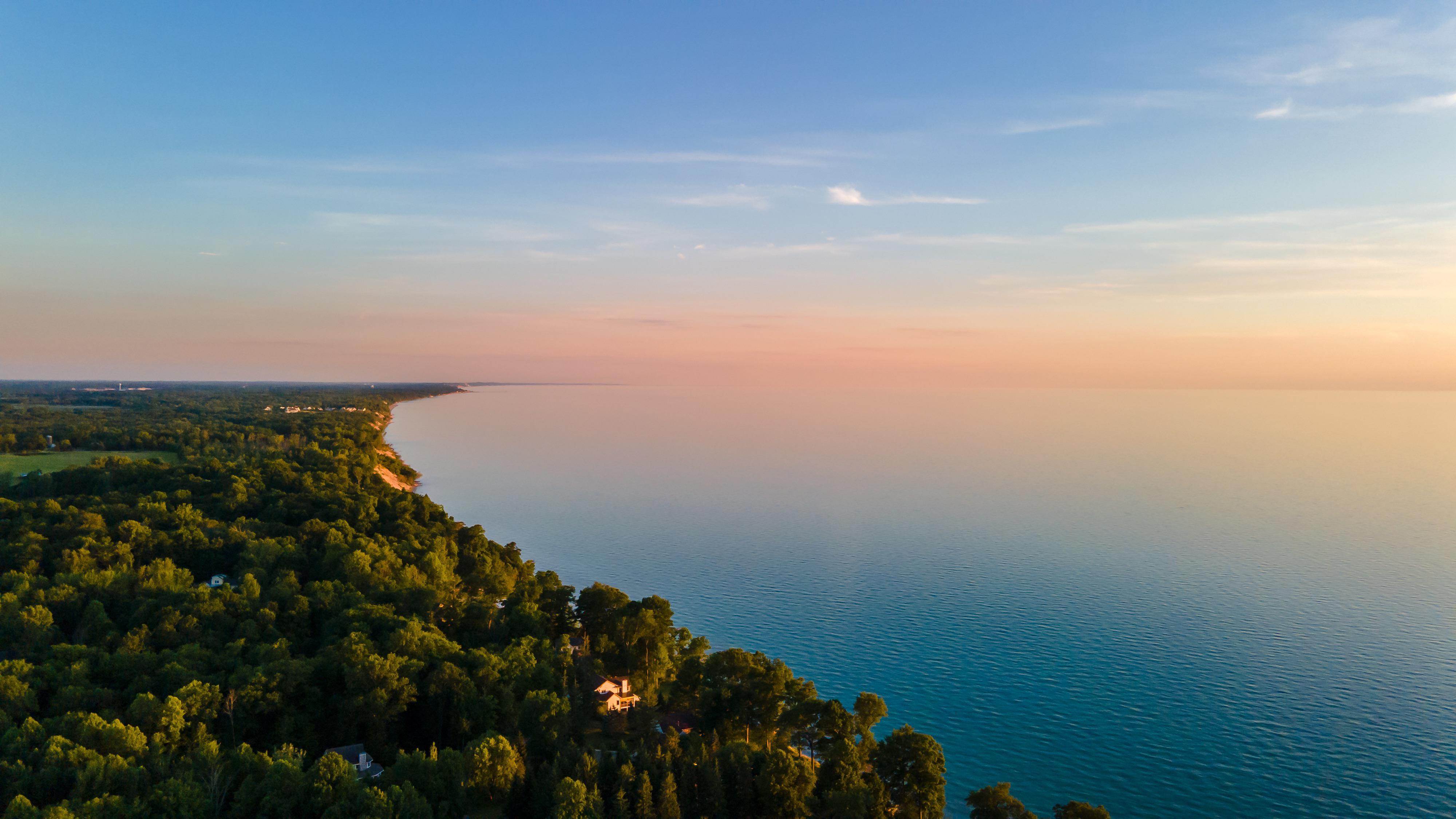 Lake Michigan shoreline [OC] | Scrolller