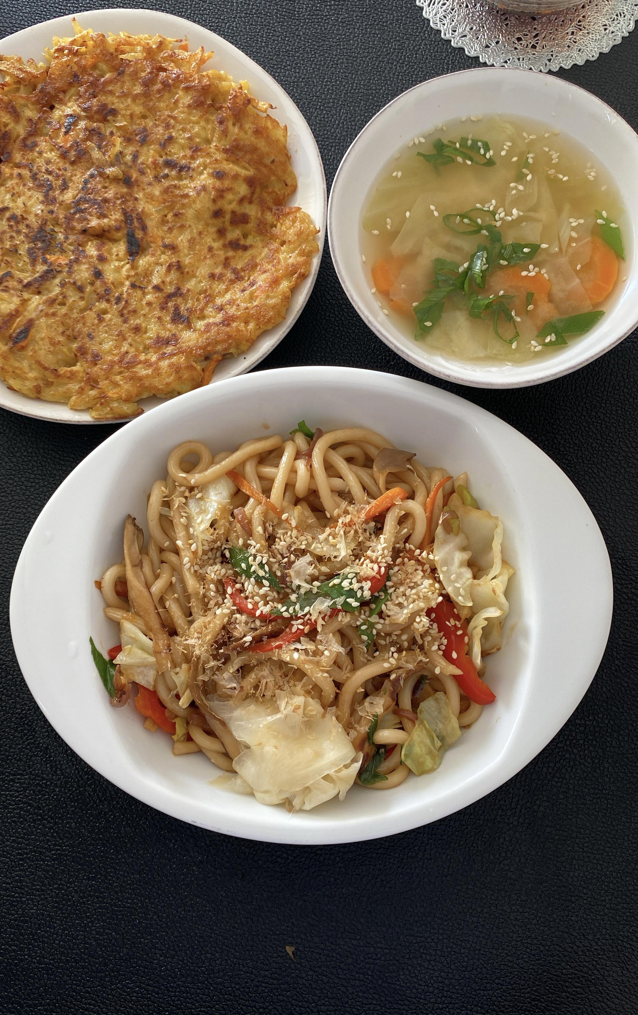 [homemade] Yakiudon, Gamja-jeon and cabbage & carrot miso | Scrolller