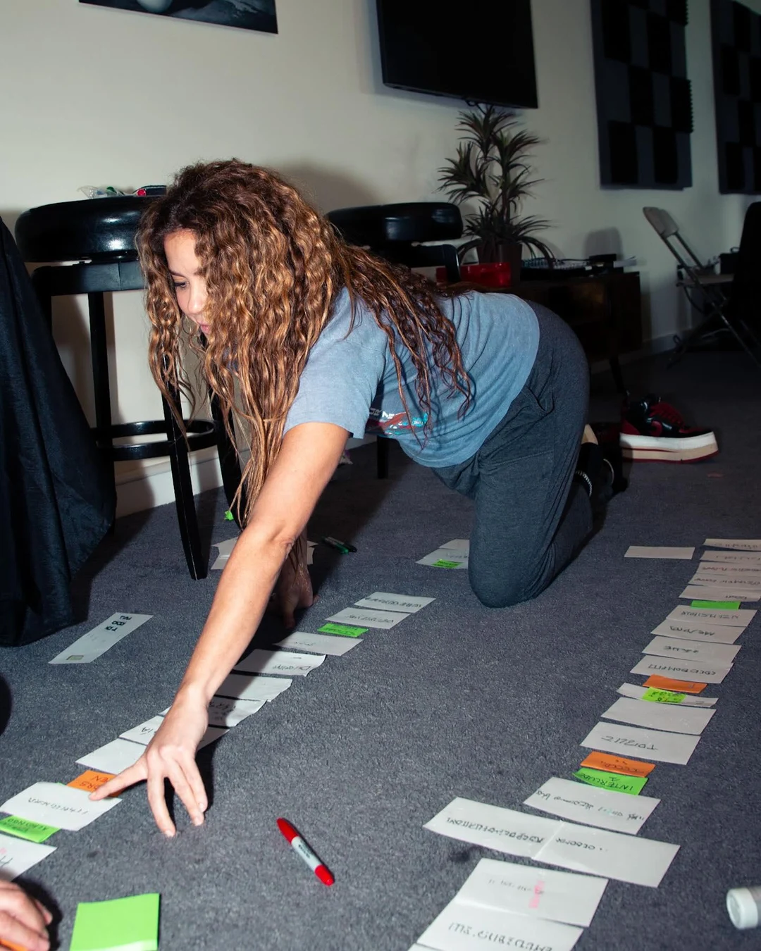 What are the writings on Shakira's tour preparation photo? | Scrolller