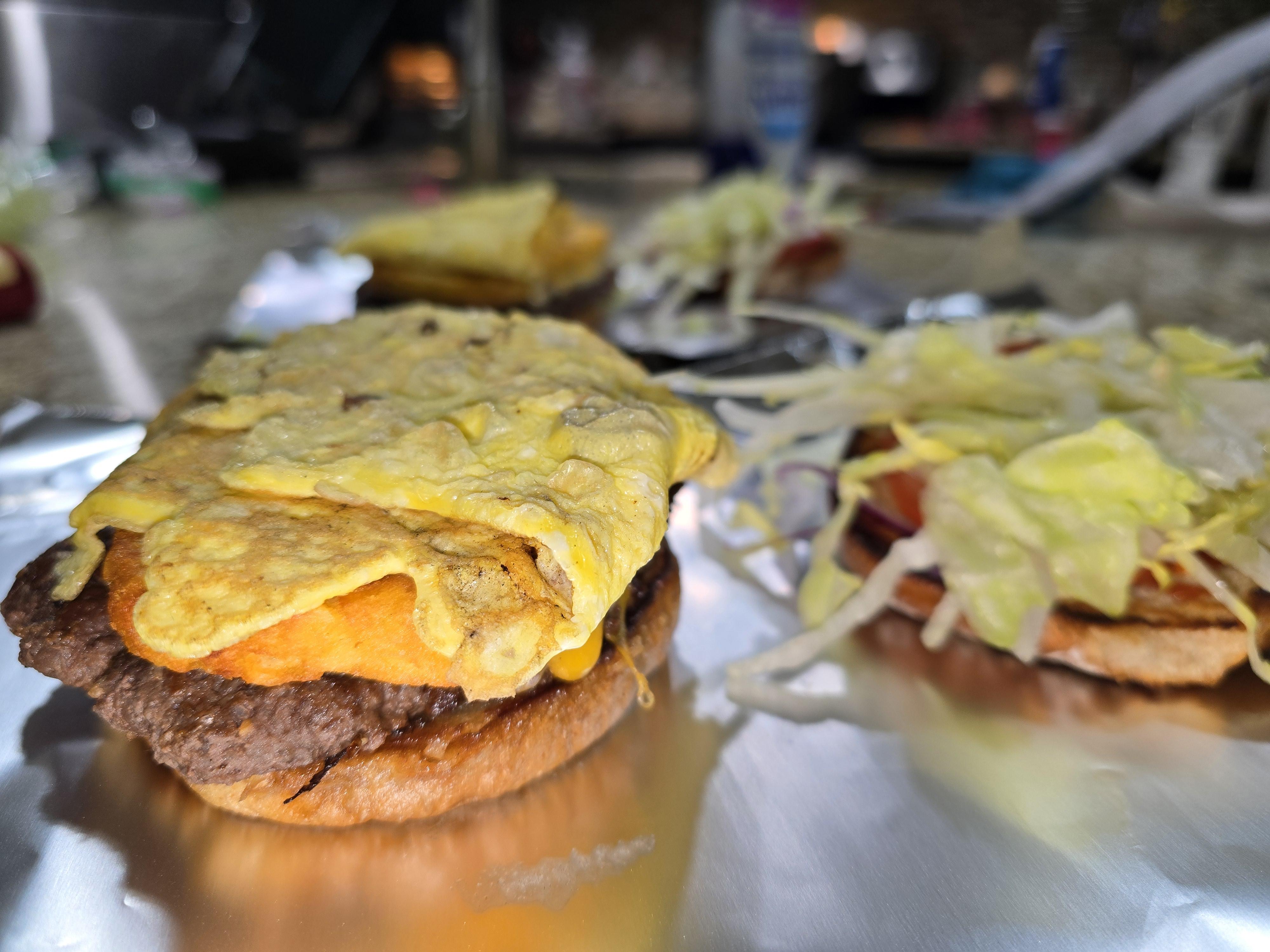 Breakfast Smash Burgers | Scrolller