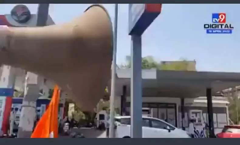 Congress Unit of Pune puts up loudspeakers at petrol pumps broadcasting PM Modi’s pre-2014 ...