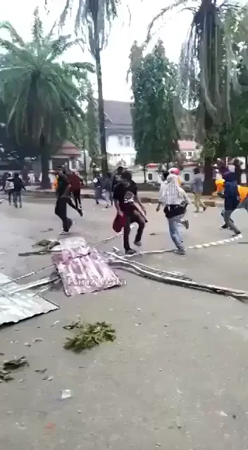 weird place to spawn | Scrolller