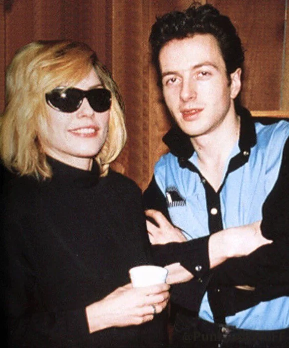 Debbie Harry with Joe Strummer. 1980 | Scrolller