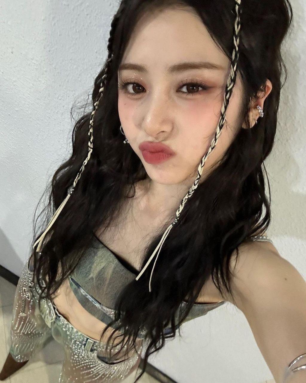 Huh Yunjin lips 💋 (appreciation post) 🥵 | Scrolller