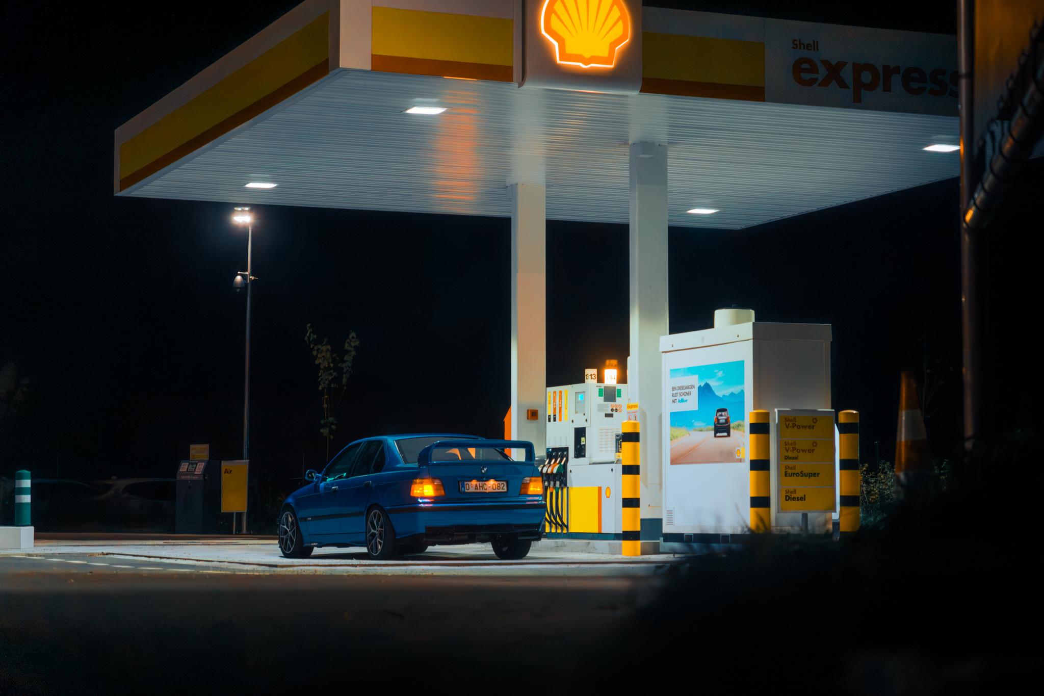 BMW E36 fueling up ⛽️ | Scrolller