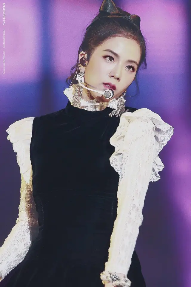 161226 Jisoo | Scrolller