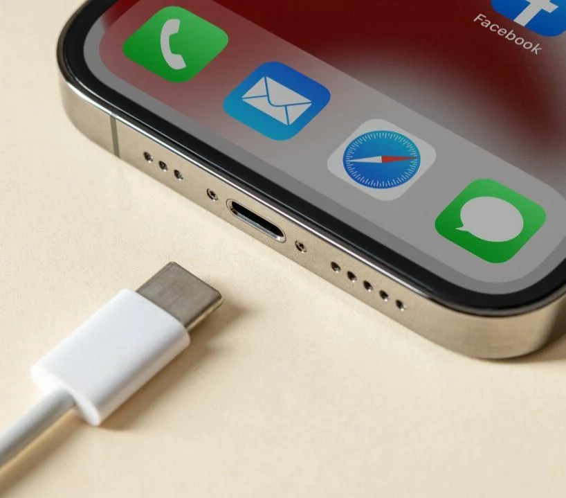 Unpopular opinion: I’d upgrade to the iPhone 15 pro simply because it has USB-C instead of ...