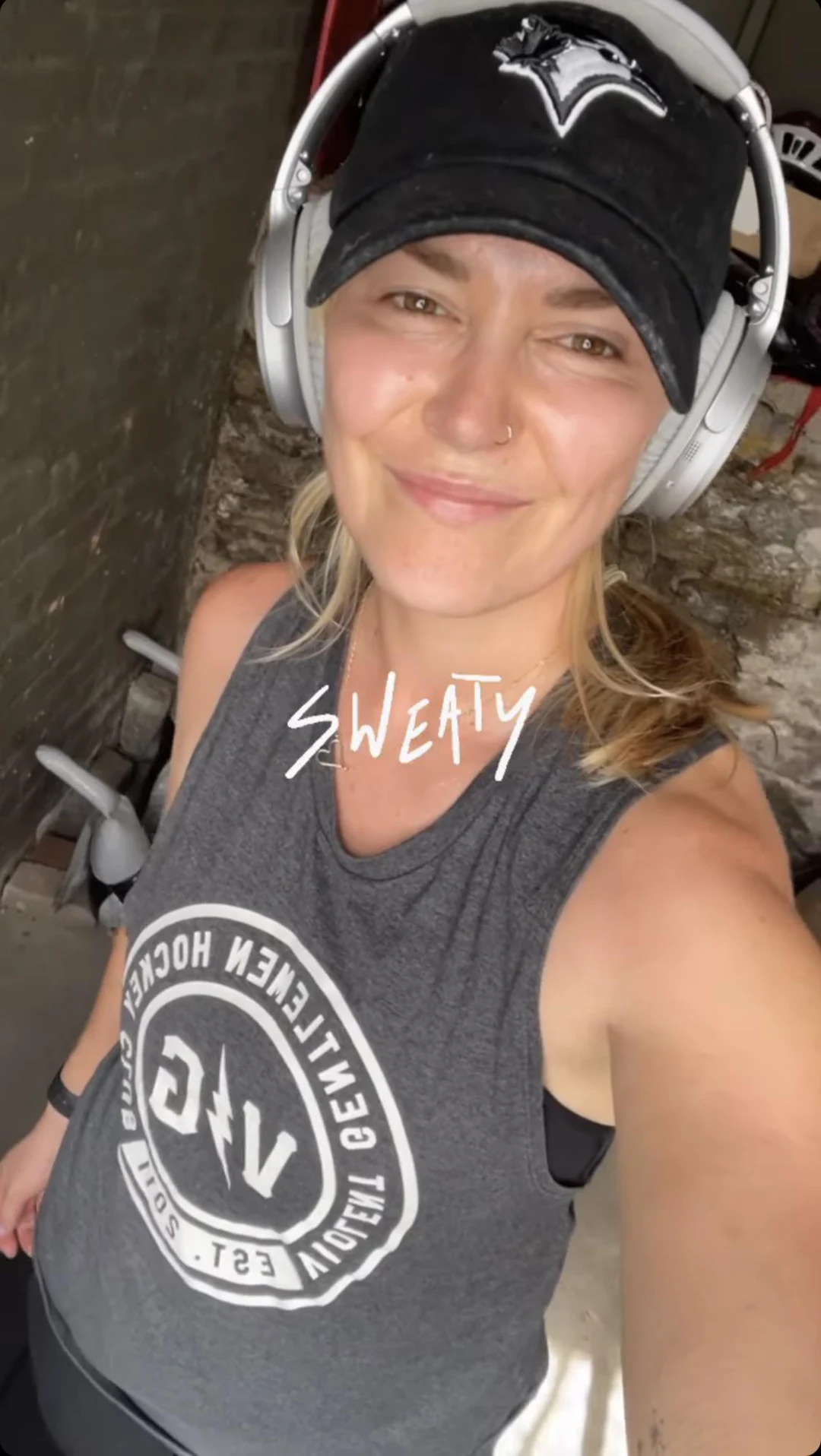 Sweaty mommy Renee 💕 | Scrolller