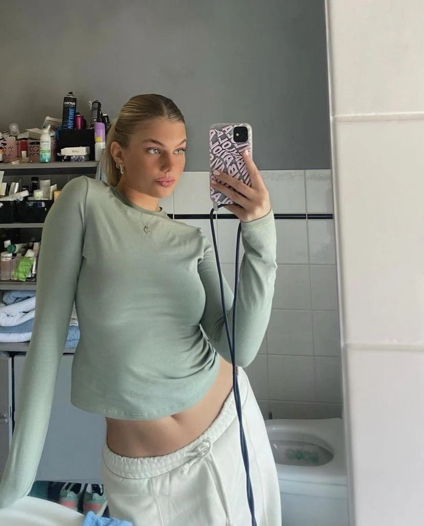 Lizzy zara | Scrolller