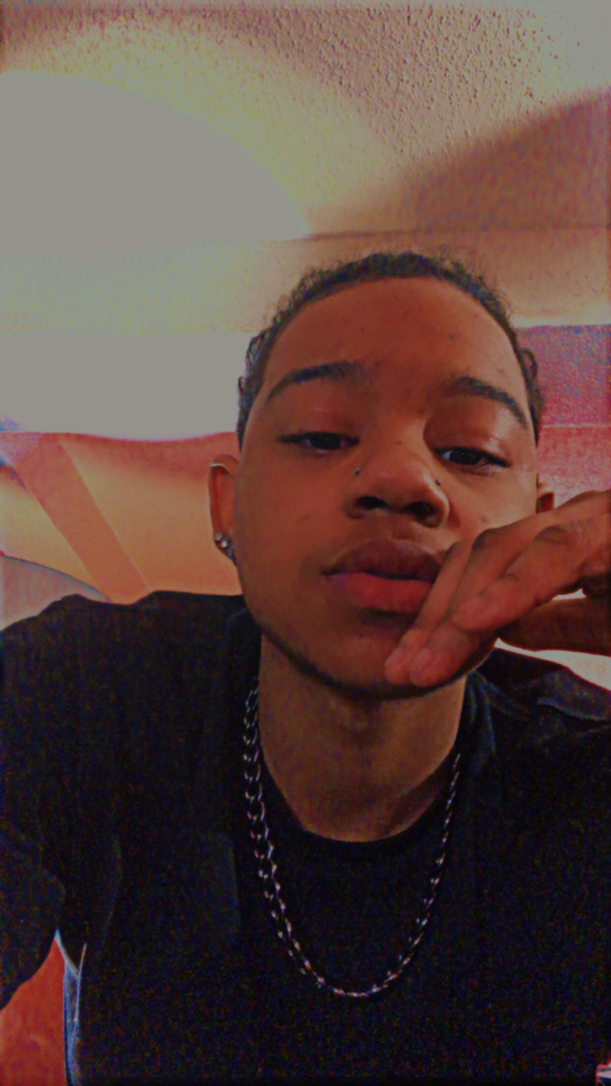 Random selfie for some self love 🖤 | Scrolller