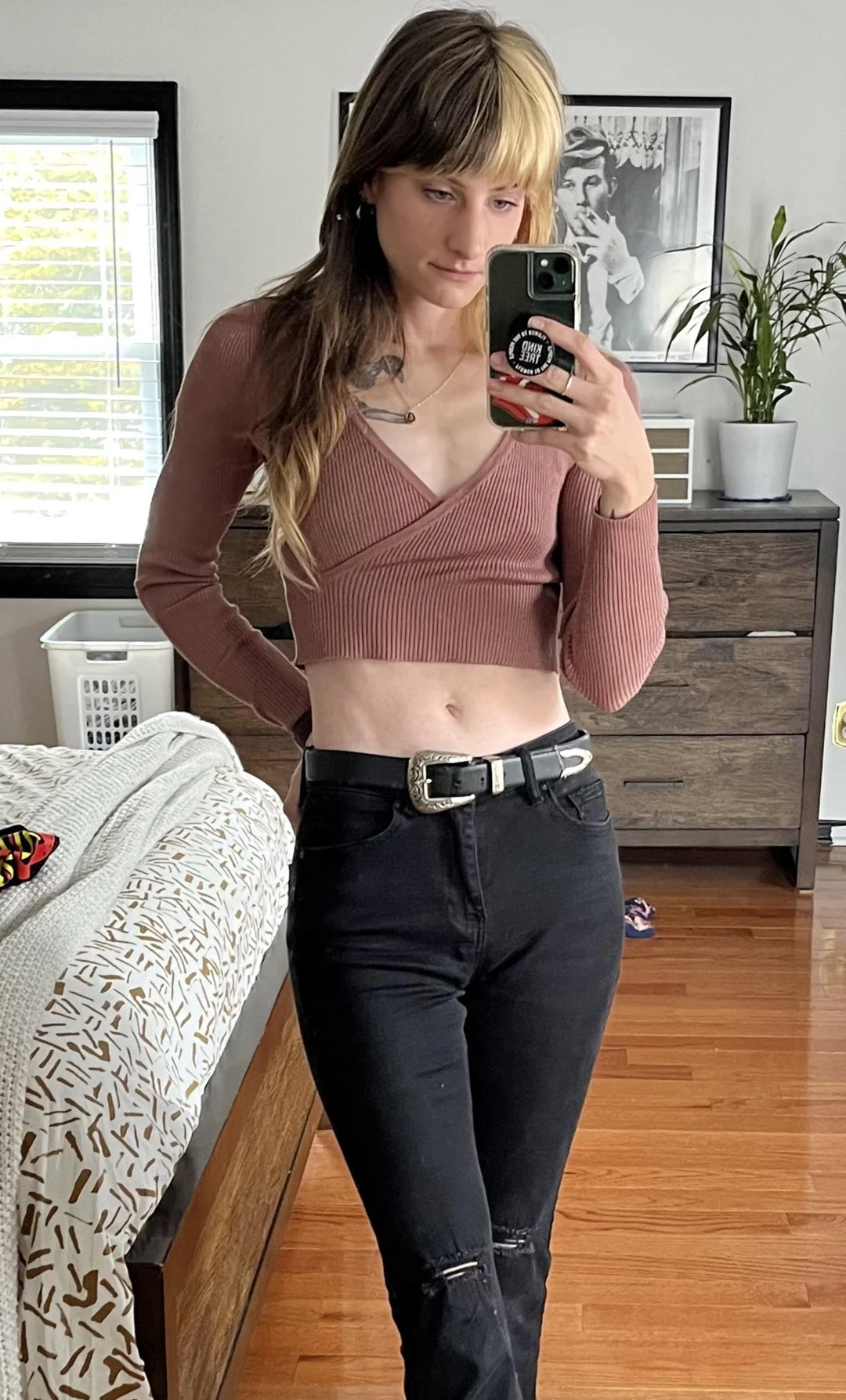 Wearing a cropped sweater since it’s warmer out today | Scrolller