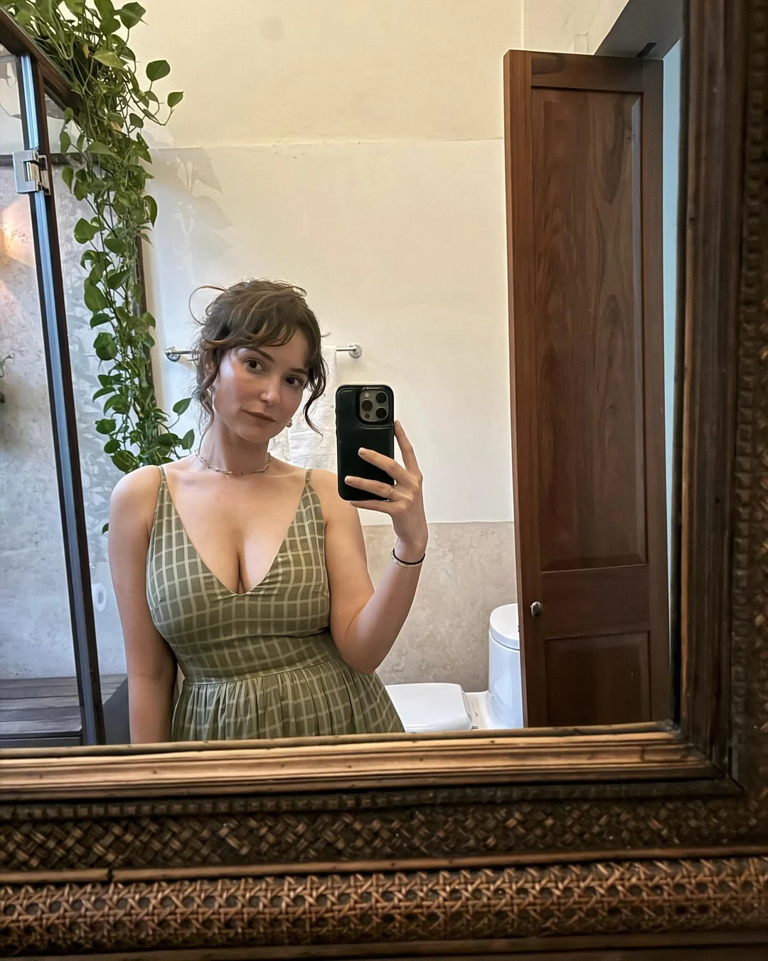 Milana Vayntrub | Scrolller
