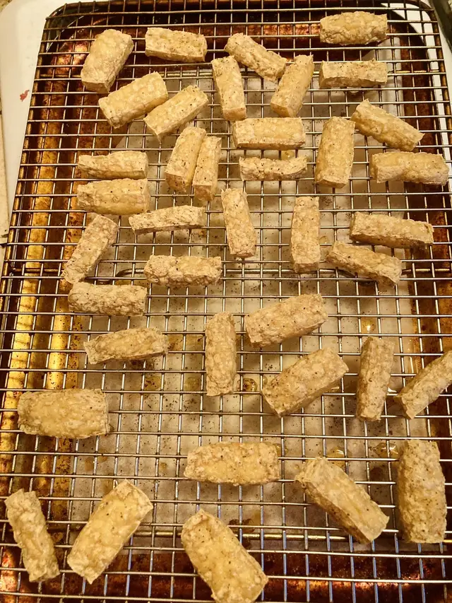 Crispy baked tofu that I’ll use in my ramen thru the week. | Scrolller