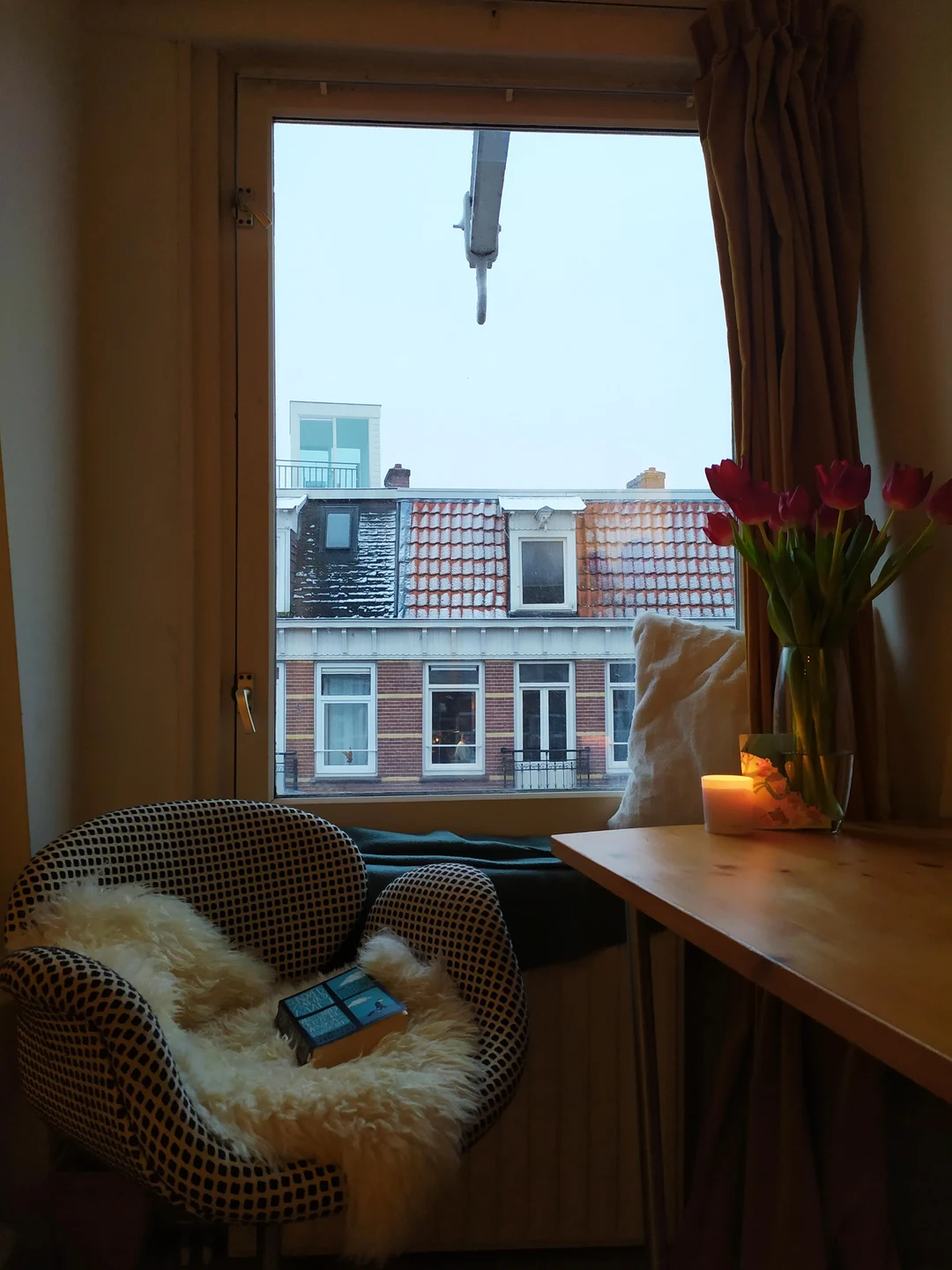 My favourite reading nook :) | Scrolller