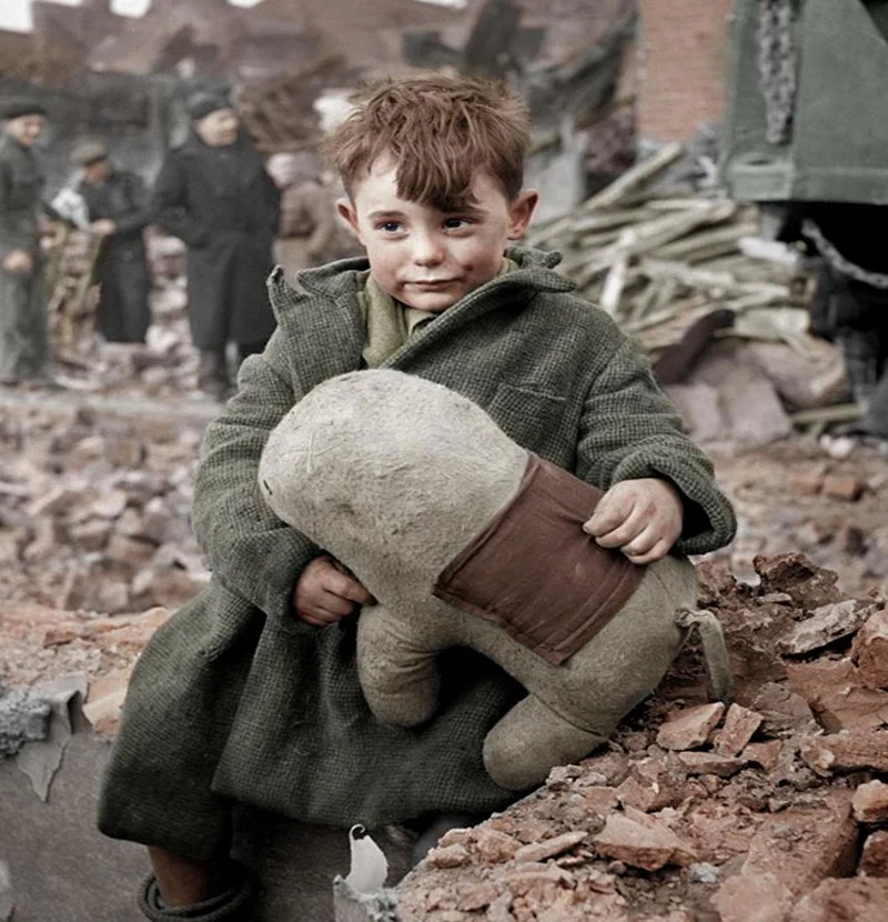 An album of colorized historical photos (1860-1945) | Scrolller