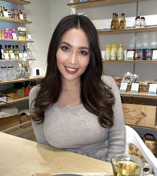 Cafe in Japan | Scrolller