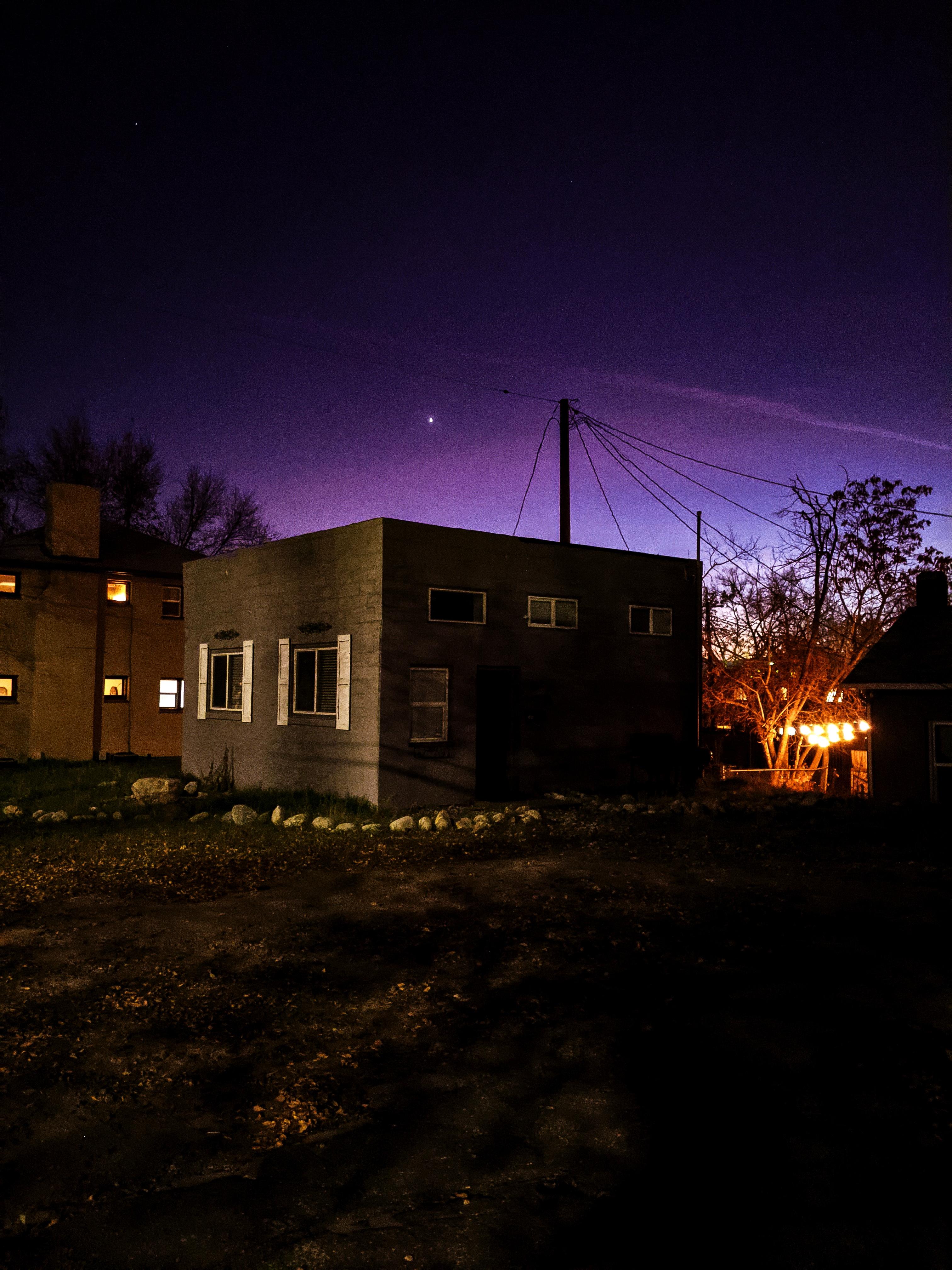 A walk at dusk | Scrolller