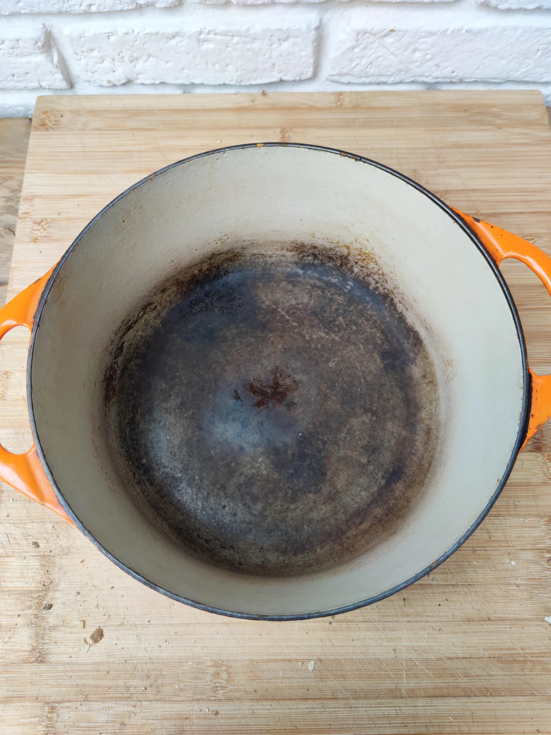 Tips on restoring this cast iron dutch oven | Scrolller