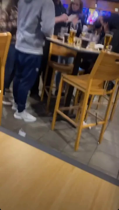 They didn’t wanna share the last hot wing | Scrolller