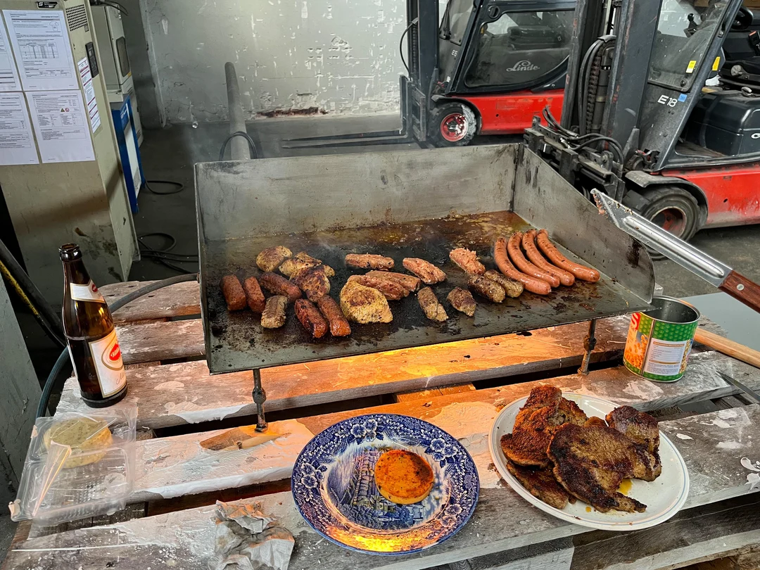 Grilling at work | Scrolller