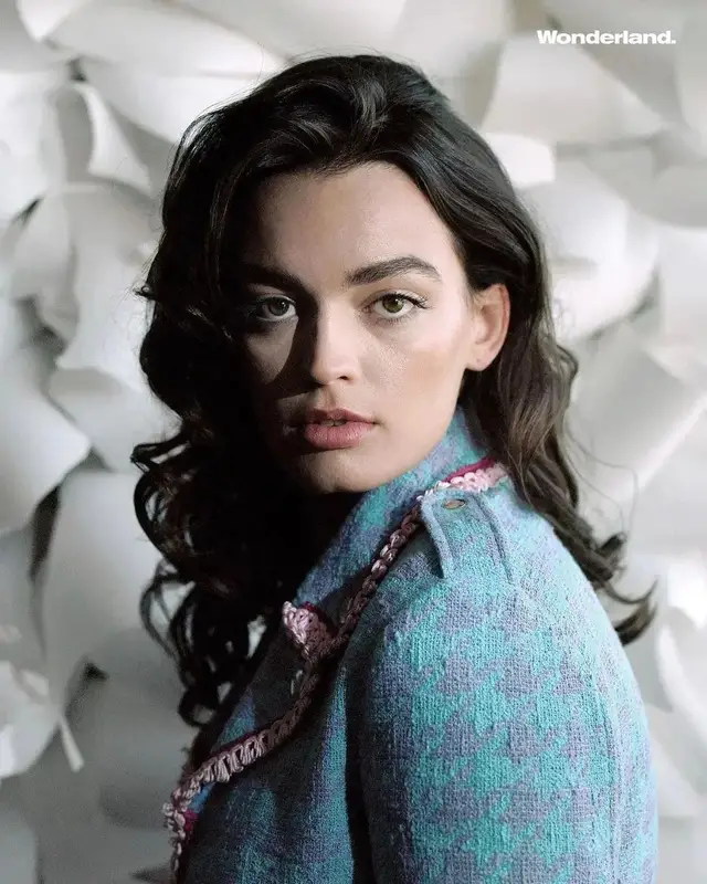 Emma Mackey | Scrolller