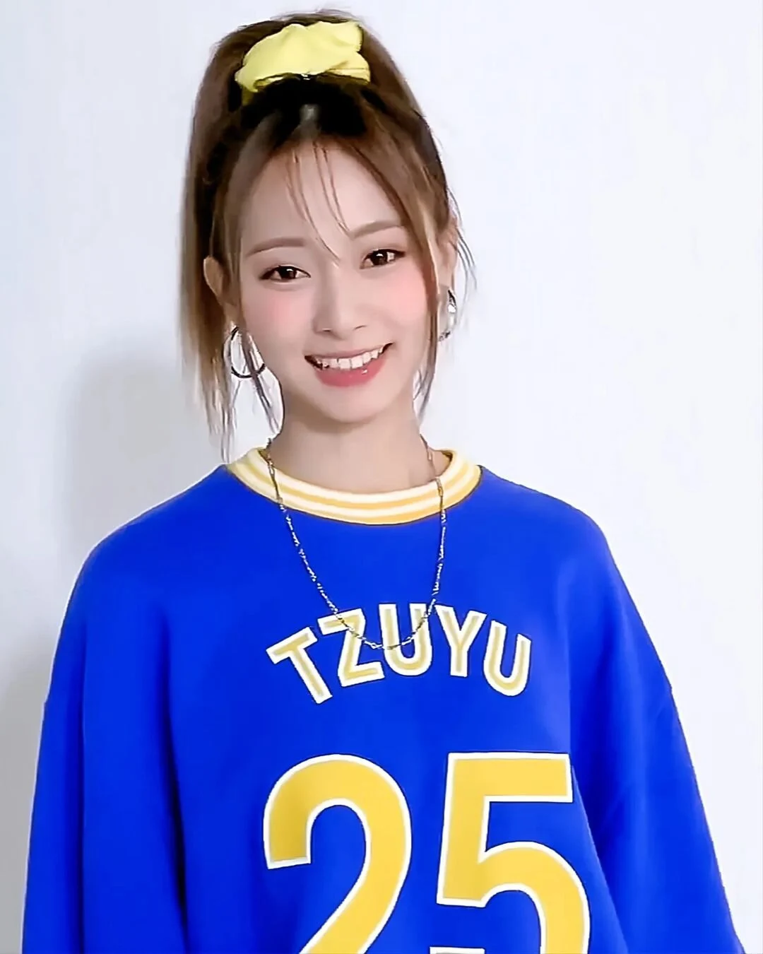 Chou Tzu-yu | Scrolller