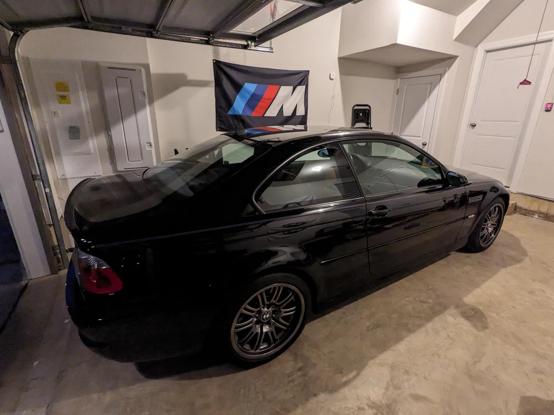 Relaxing in the garage | Scrolller