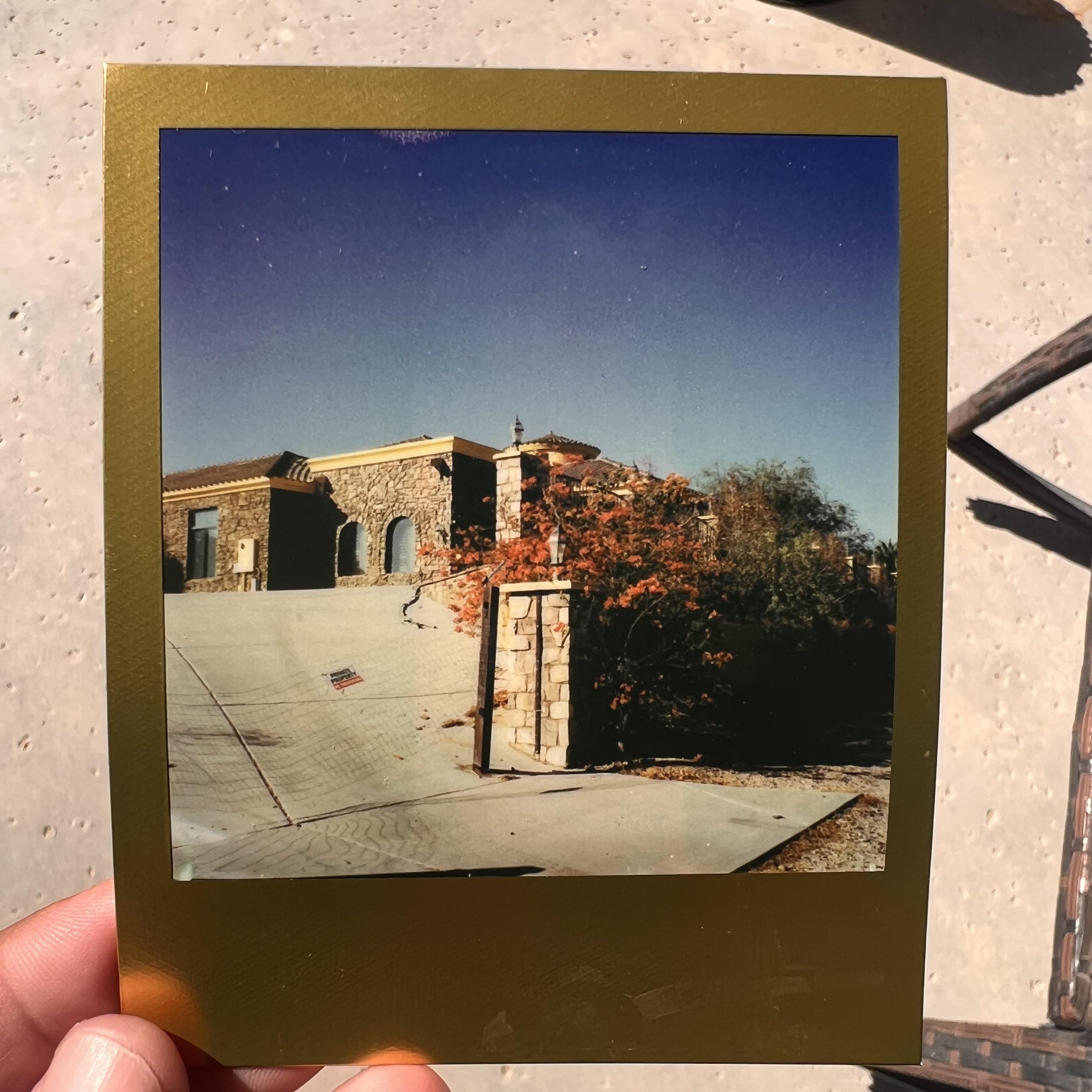 Gold frame | Scrolller