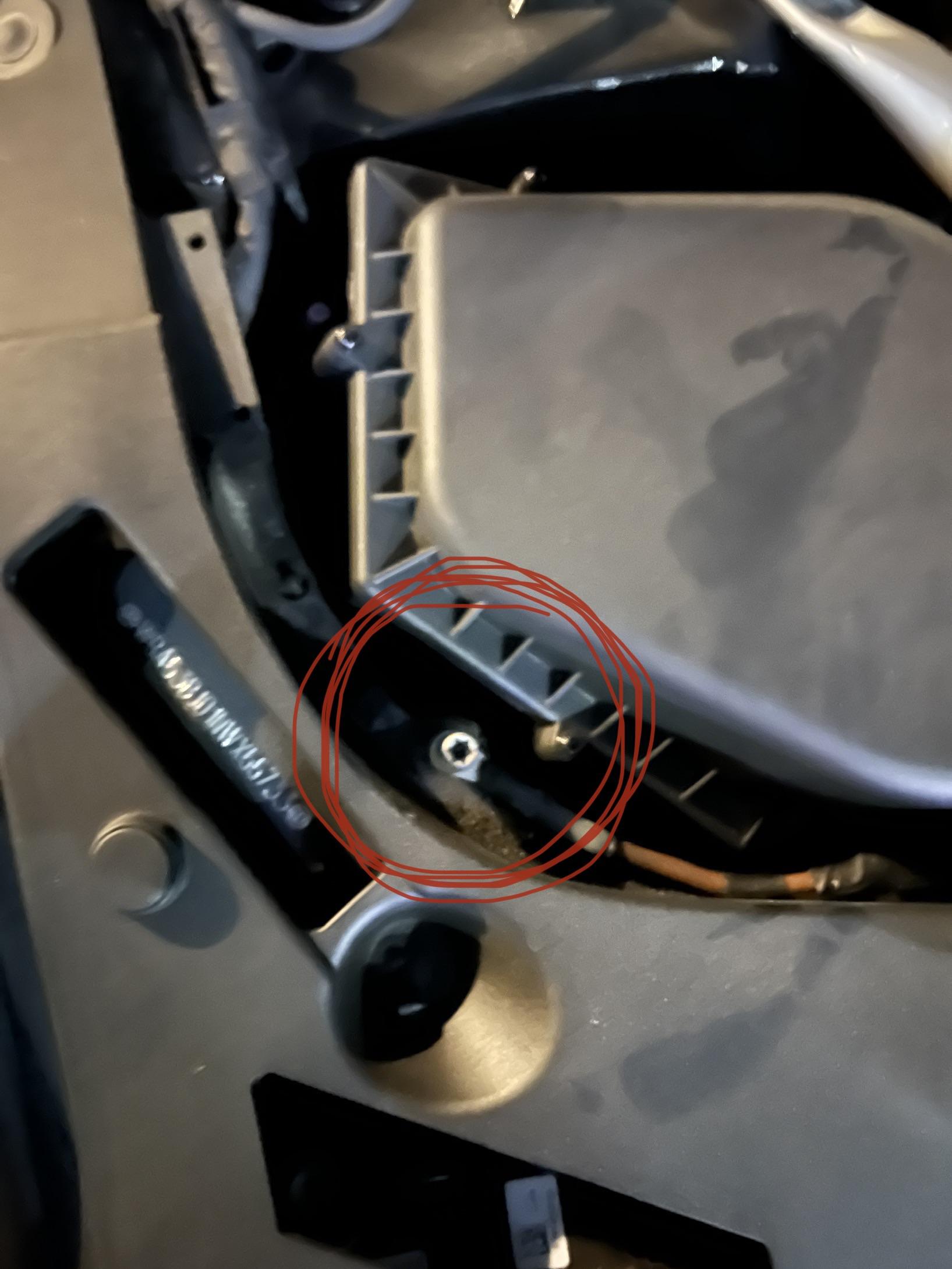 Negative battery post location for 2022 540i | Scrolller