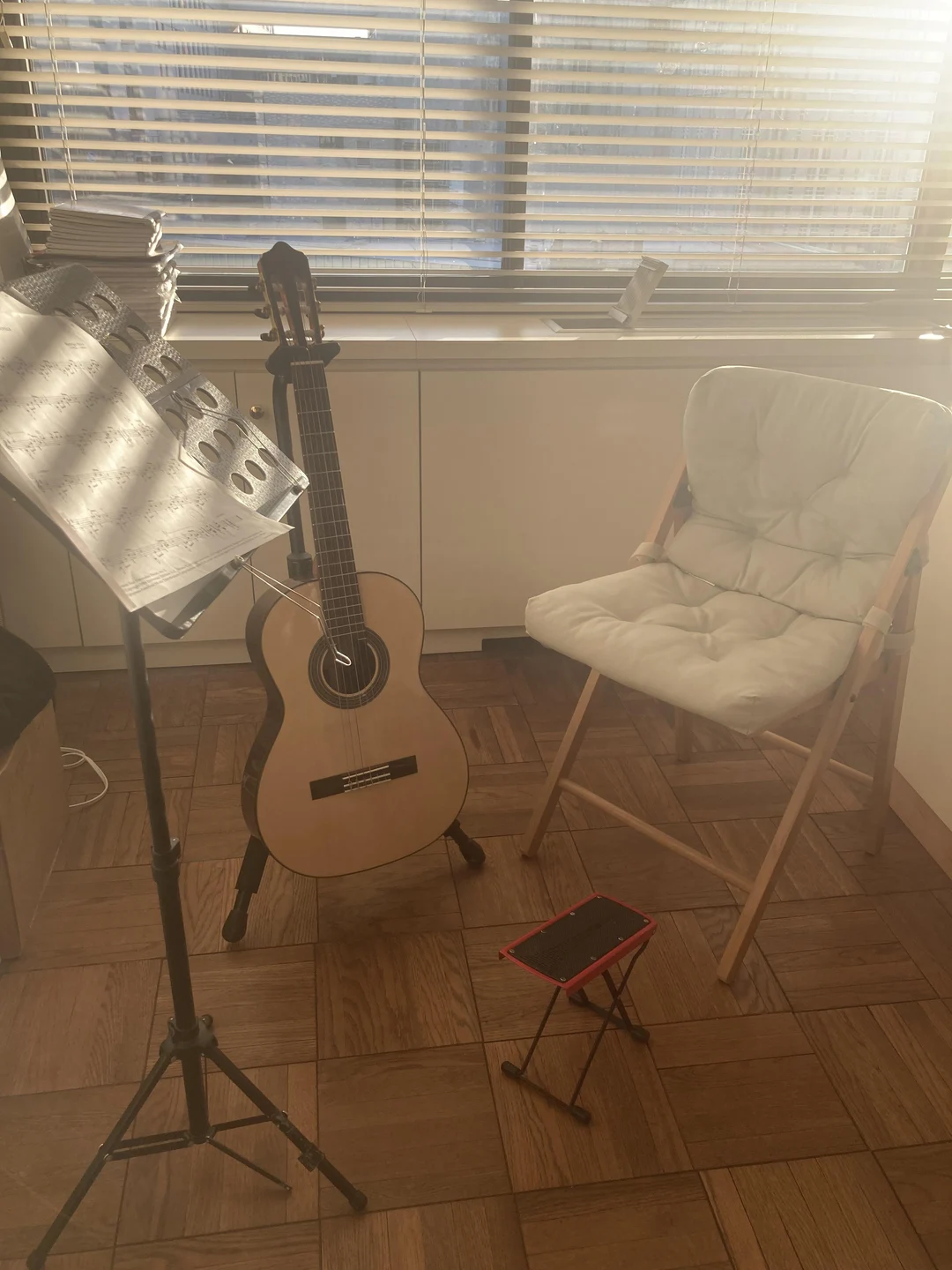 The sunlight makes me classical guitar practice space look pretty cozy :)) | Scrolller