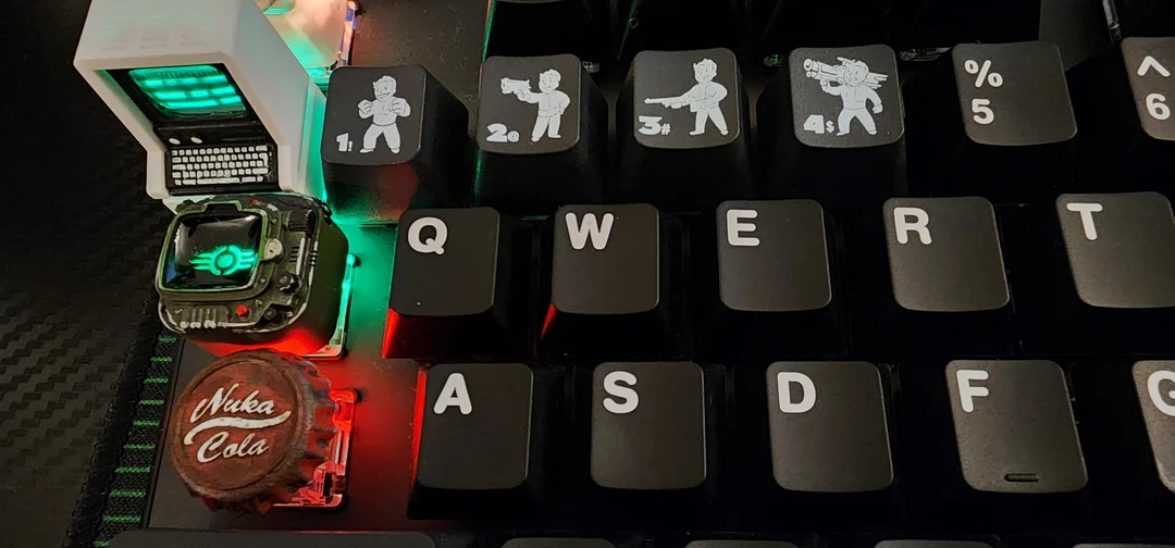 My weapon hotkey keycaps arrived! | Scrolller