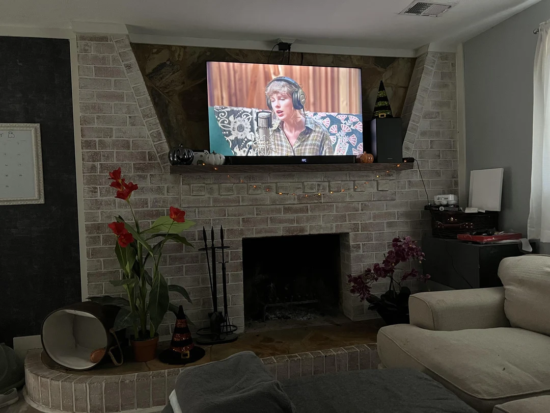 cozy fireplace setup 🥹🤍 | Scrolller