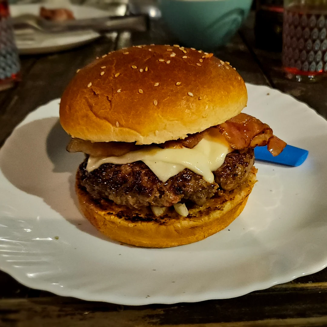 Home made burger | Scrolller