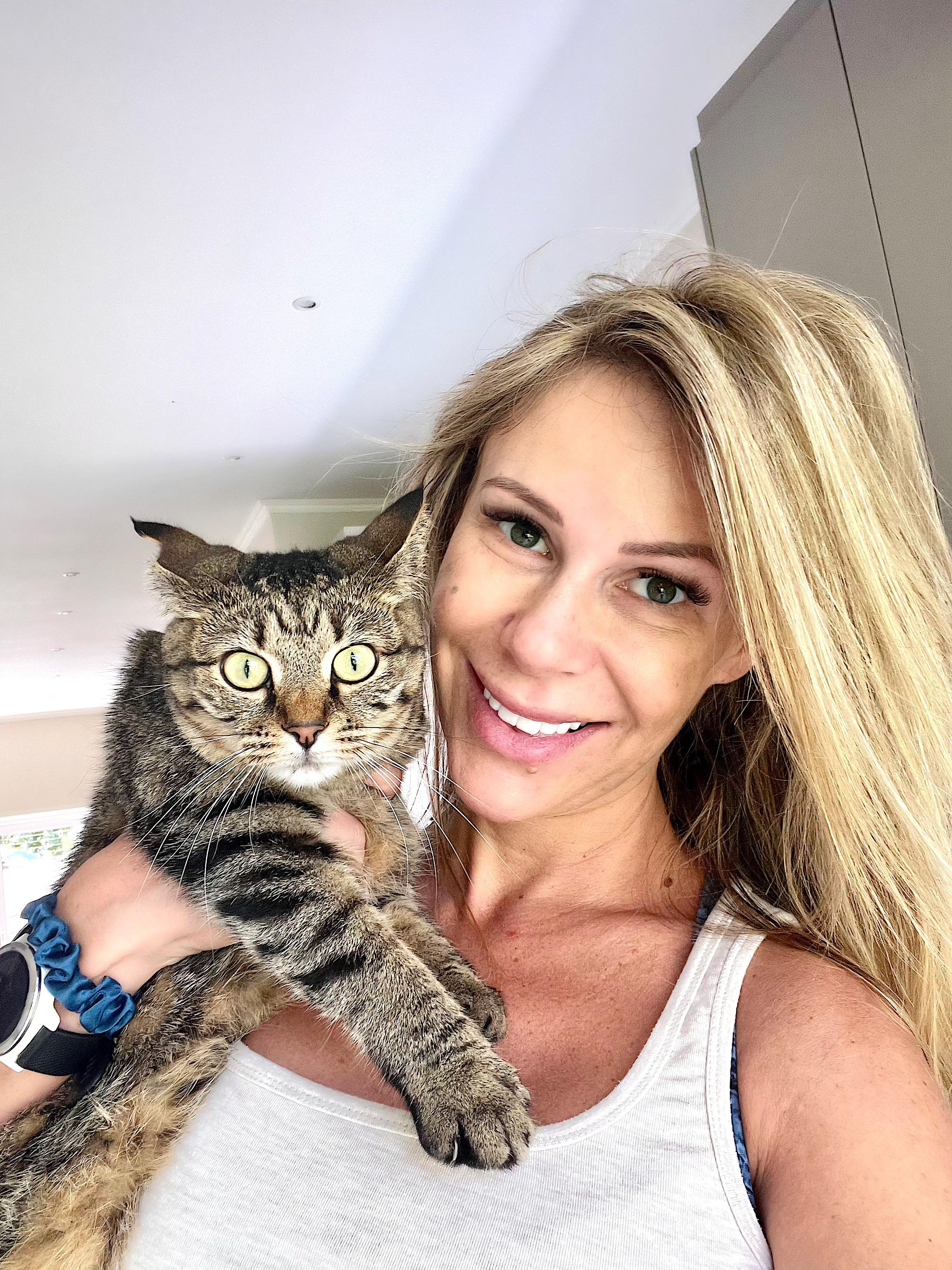 Mom put me down! | Scrolller