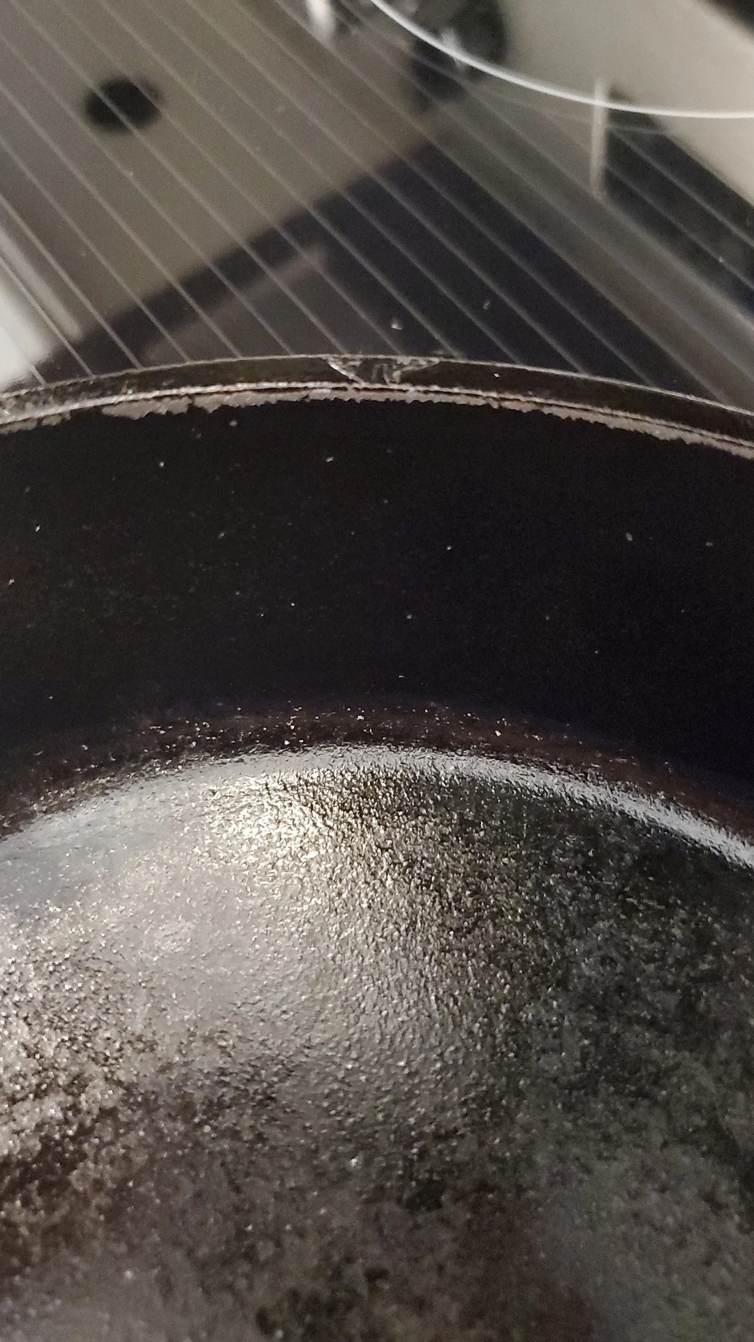 Chainmail scrubber took off seasoning. | Scrolller