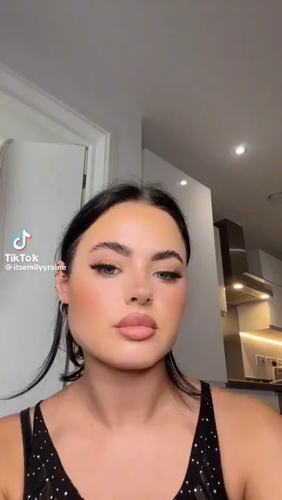 Them cheeks | Scrolller