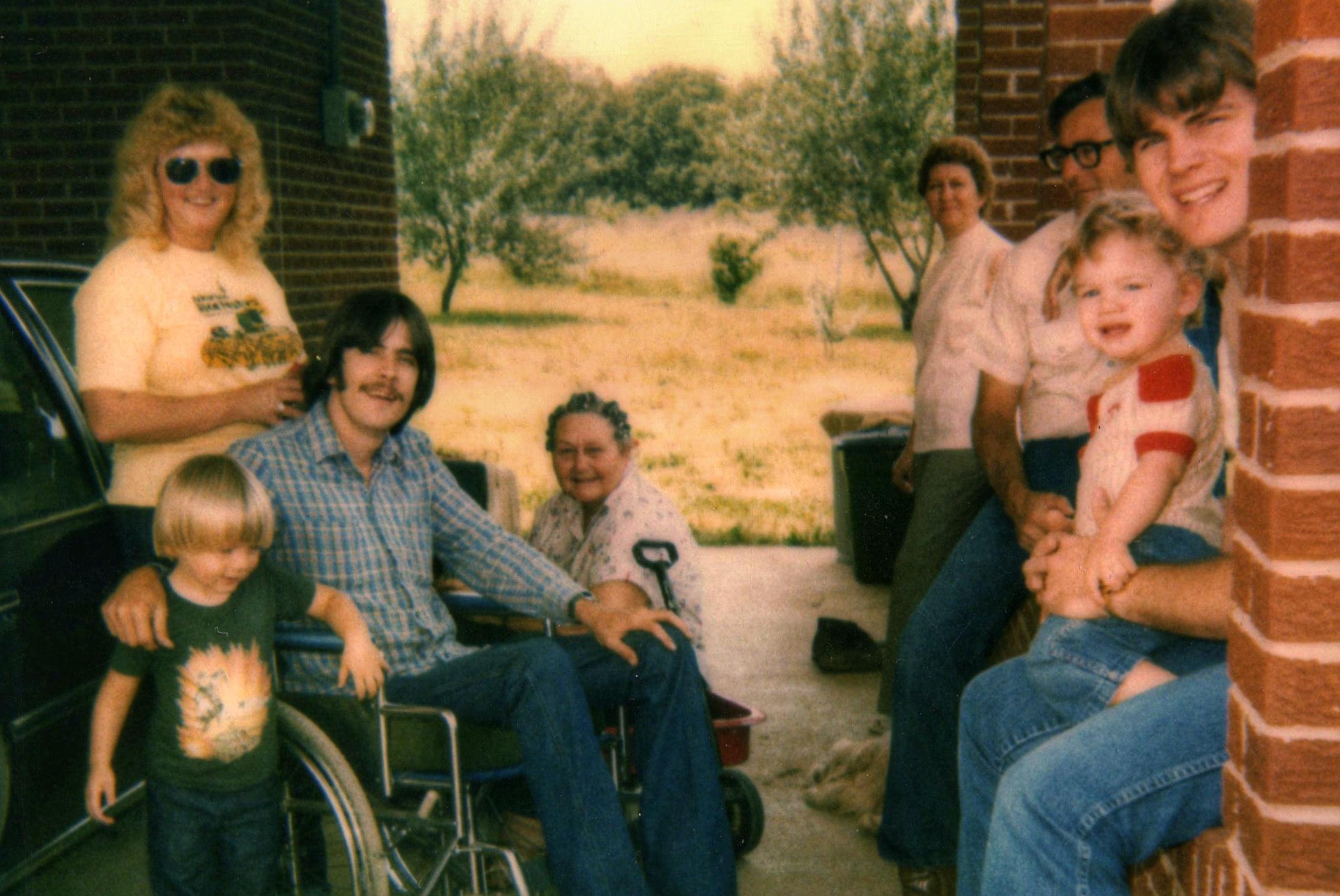 4 generations of family bonding in the carport. Arkansas, summer 1984. | Scrolller