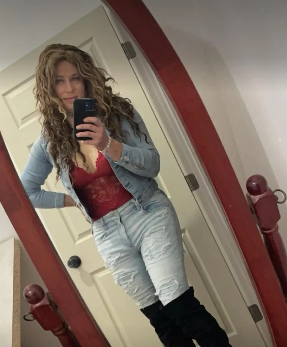 Felt Cute Today Scrolller