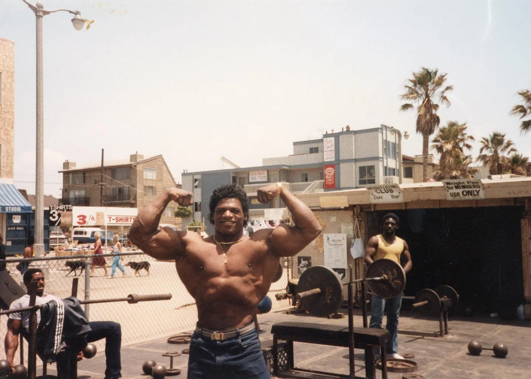 Classic Bodybuilder Tony Pearson on Muscle Beach 1984 | Scrolller